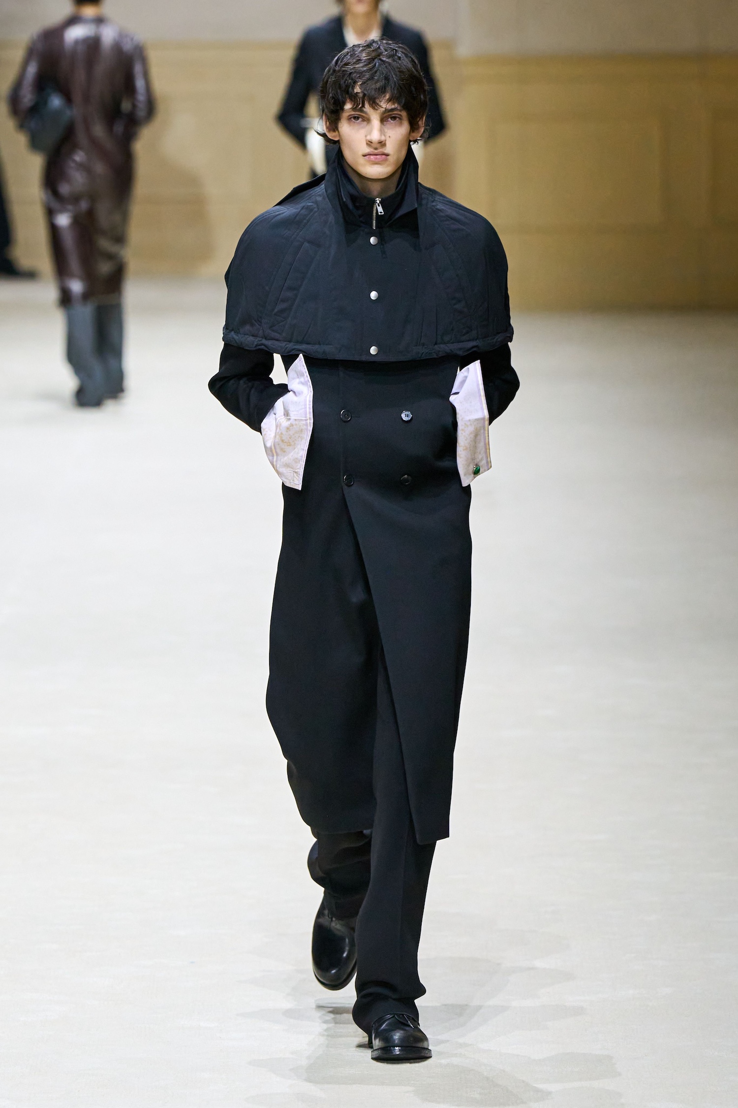 Prada ανδρική collection 2026: Όταν οι ιστορίες του παρελθόντος ...